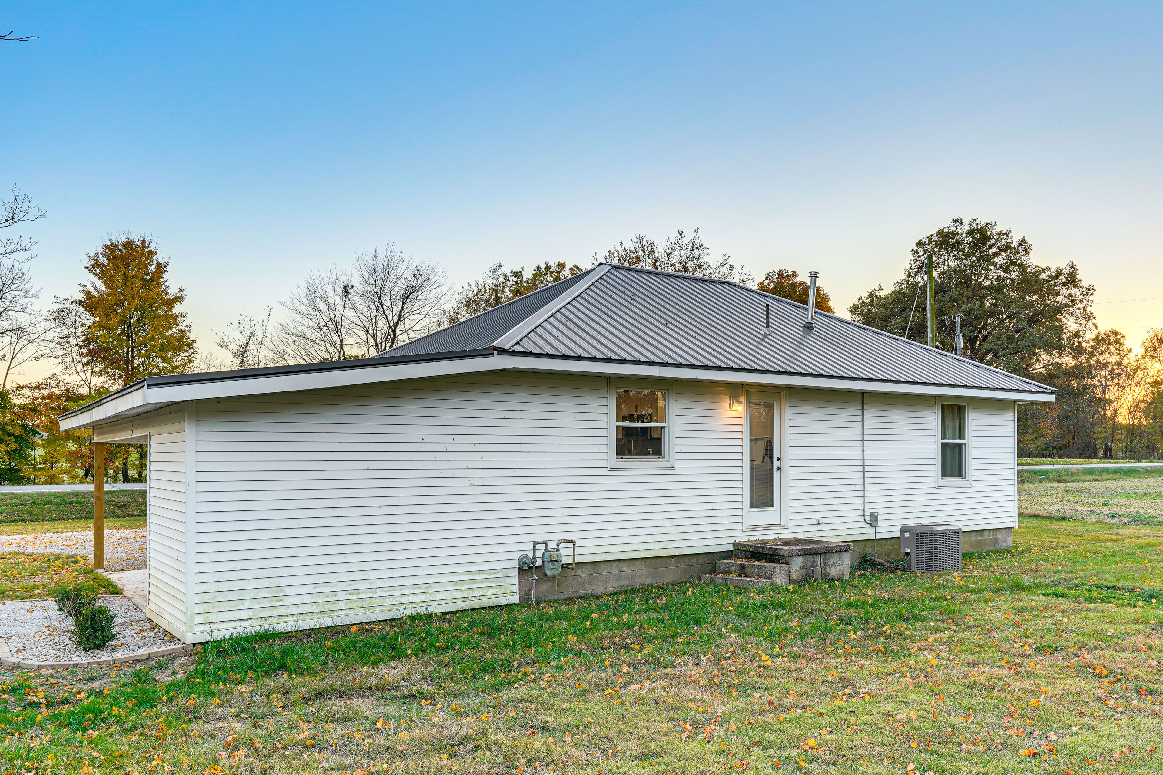 Quiet Country Stay: Modern Home Near Paducah - Cunningham, KY | Evolve